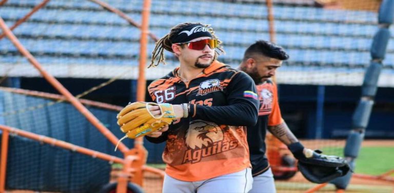 Yonathan Perlaza y Niko Hulsizer llegaron para fortalecer el outfield de Águilas - Notizulia