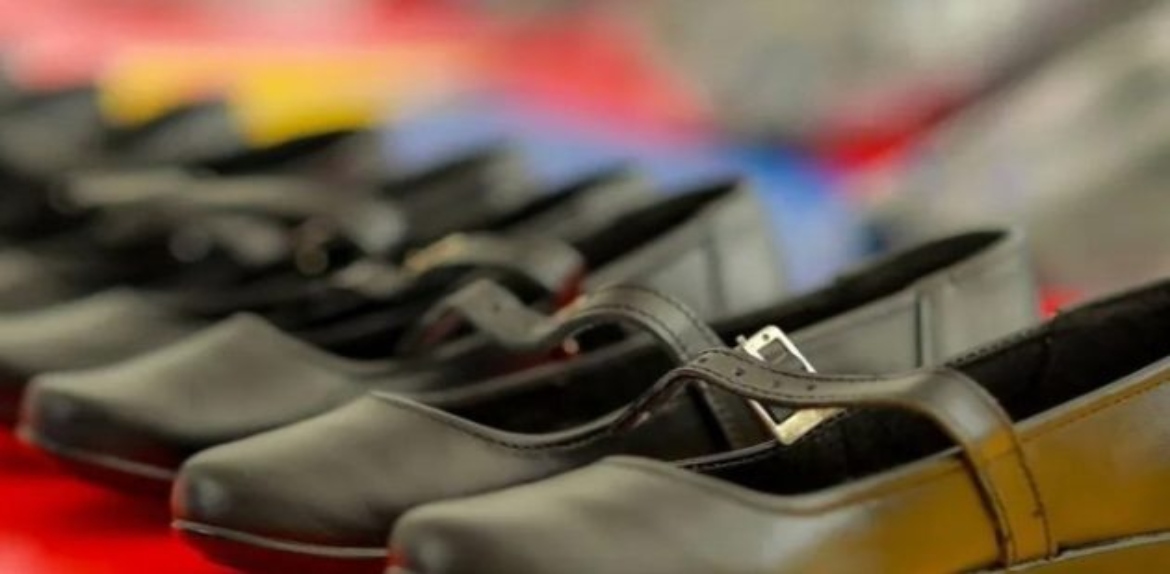 Gobierno inicia la distribución de un millón de uniformes escolares - Notizulia